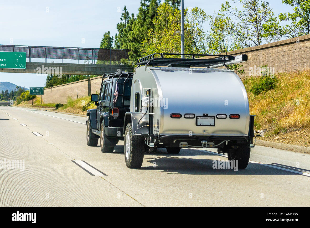 Car trailer travelling hi-res stock photography and images - Alamy