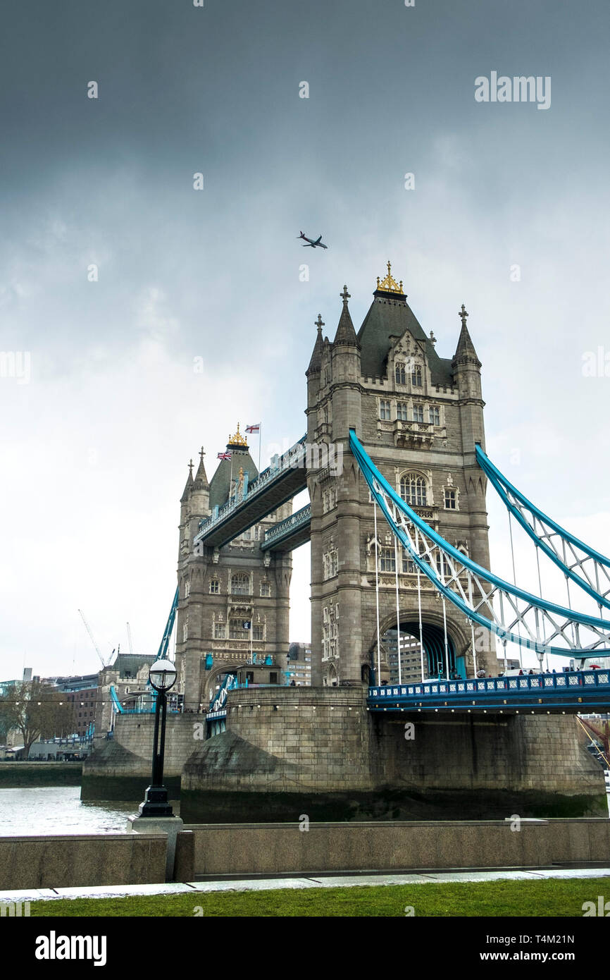 Tower bridge is a bascule bridge in london hi-res stock photography and ...