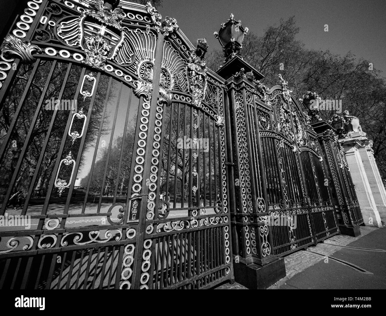 Canada gate london hi-res stock photography and images - Alamy
