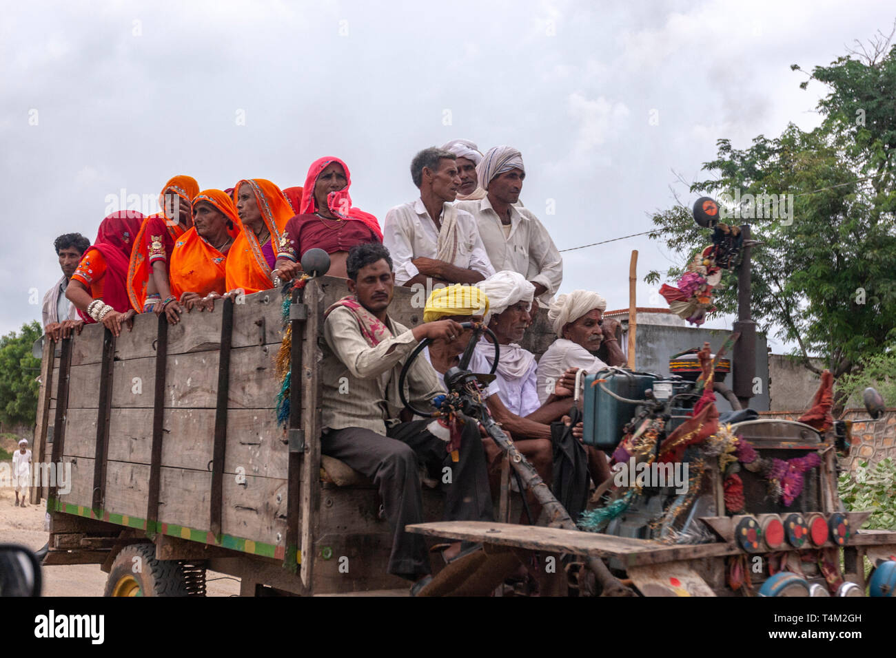 Overloaded india hi-res stock photography and images - Alamy