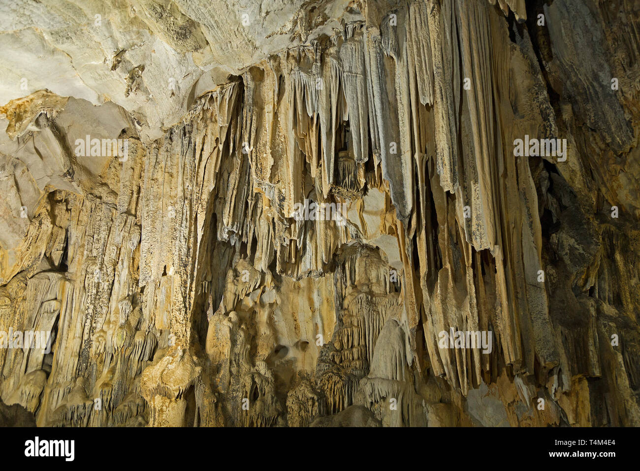 Flowstone cave hi-res stock photography and images - Alamy