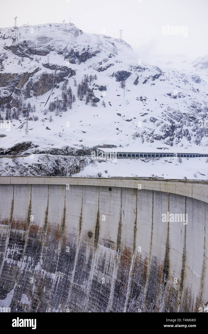 Barrage tignes hi-res stock photography and images - Alamy