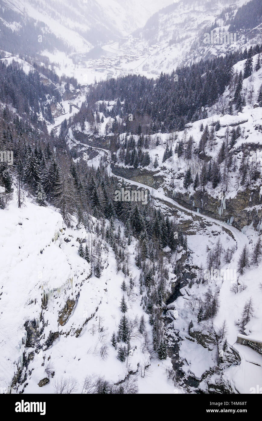 Tignes dam hi-res stock photography and images - Alamy