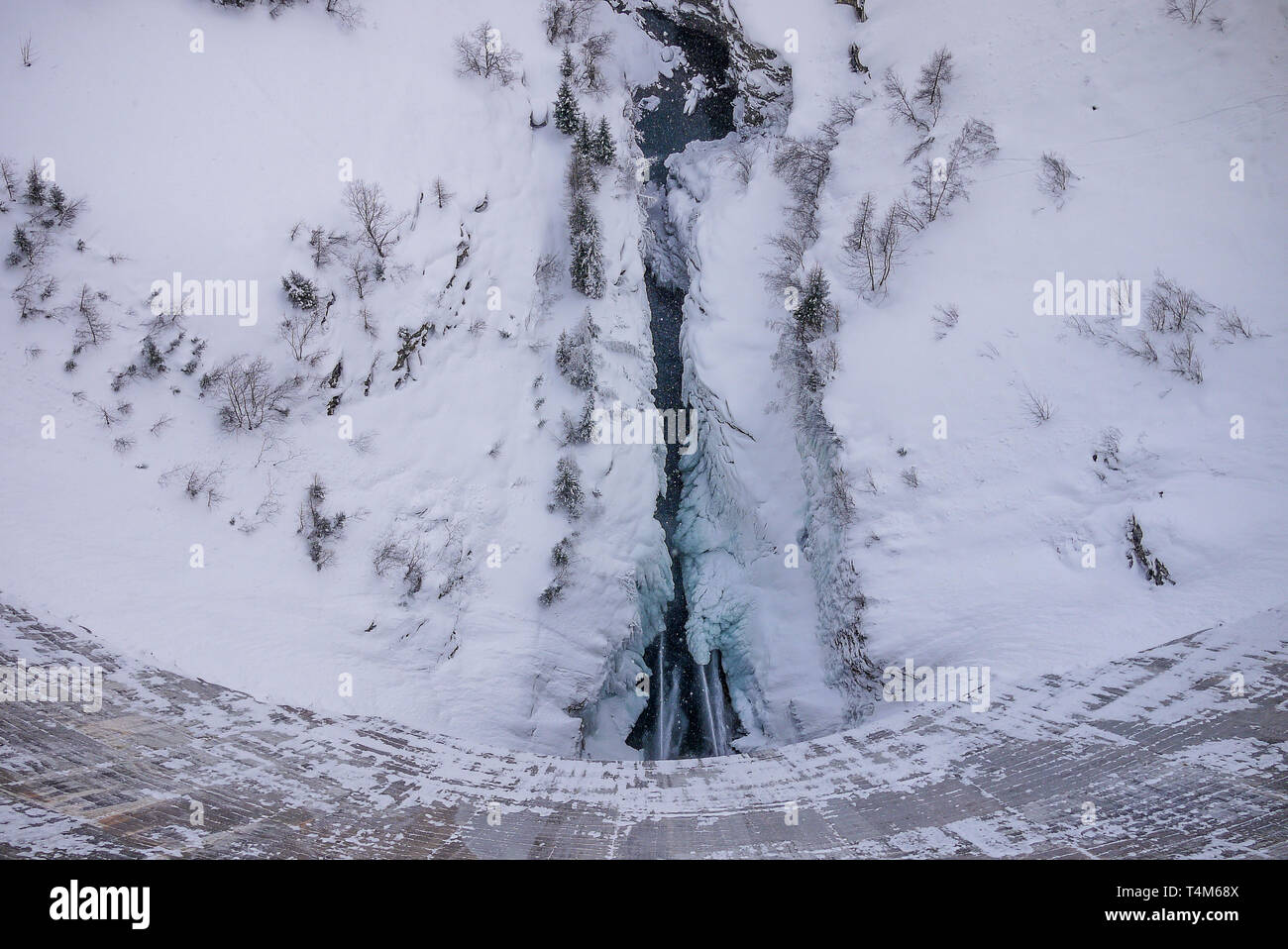 Tignes Dam, Tignes, Savoie, France Stock Photo - Alamy