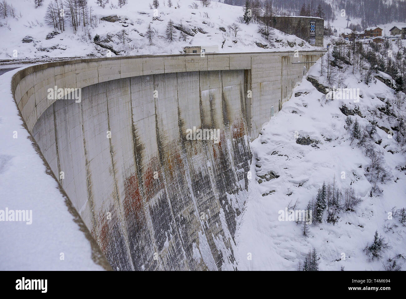 Tignes dam hi-res stock photography and images - Alamy