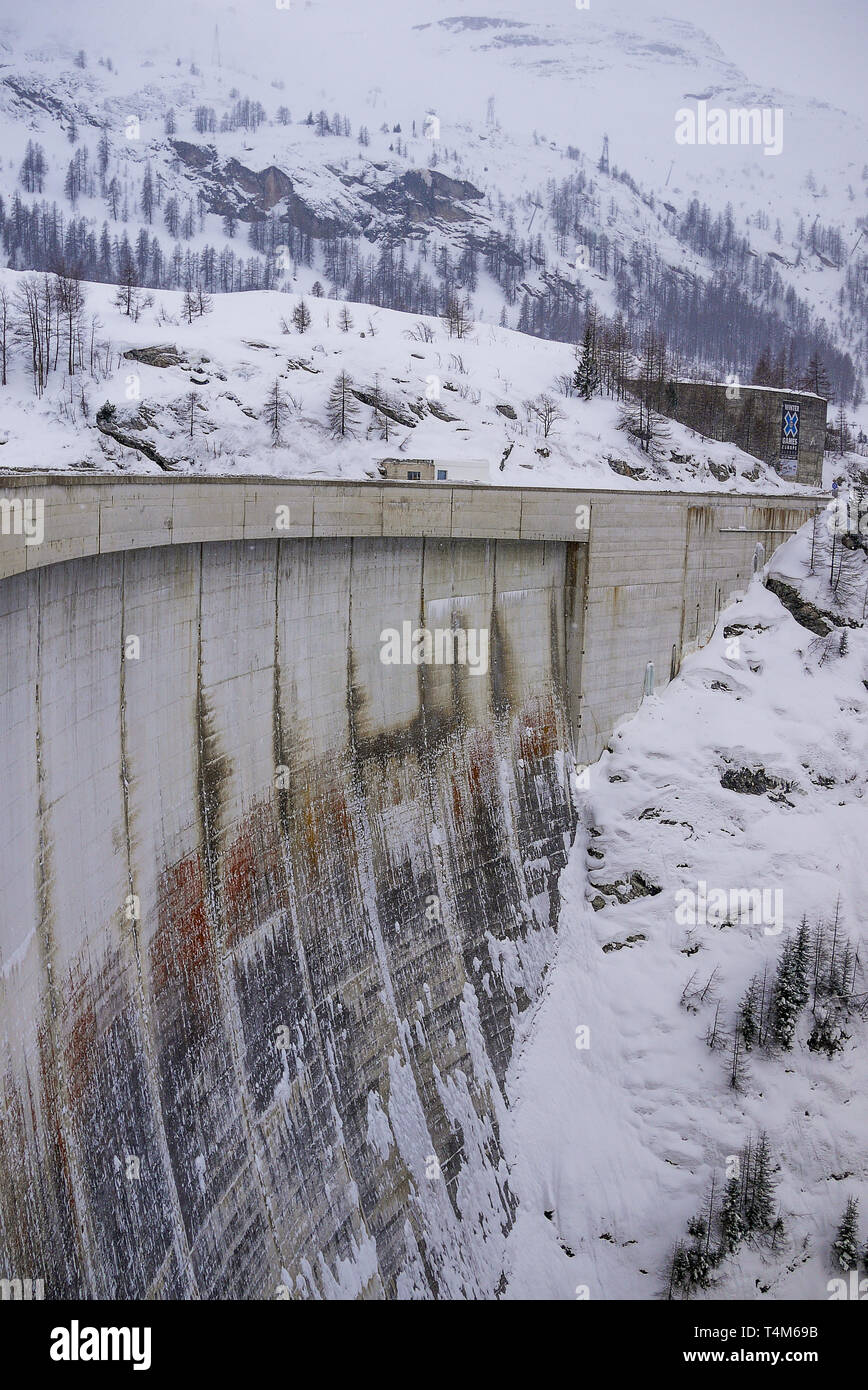 Tignes dam hi-res stock photography and images - Alamy