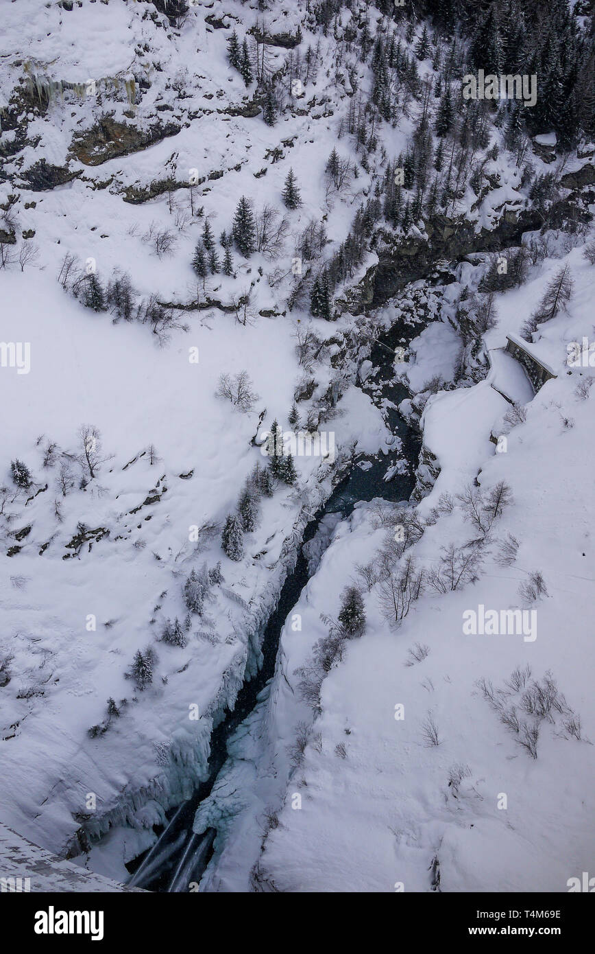 Tignes Dam, Tignes, Savoie, France Stock Photo - Alamy