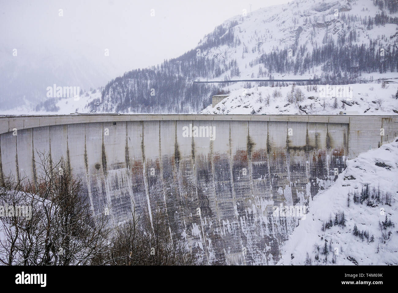 Tignes dam hi-res stock photography and images - Alamy
