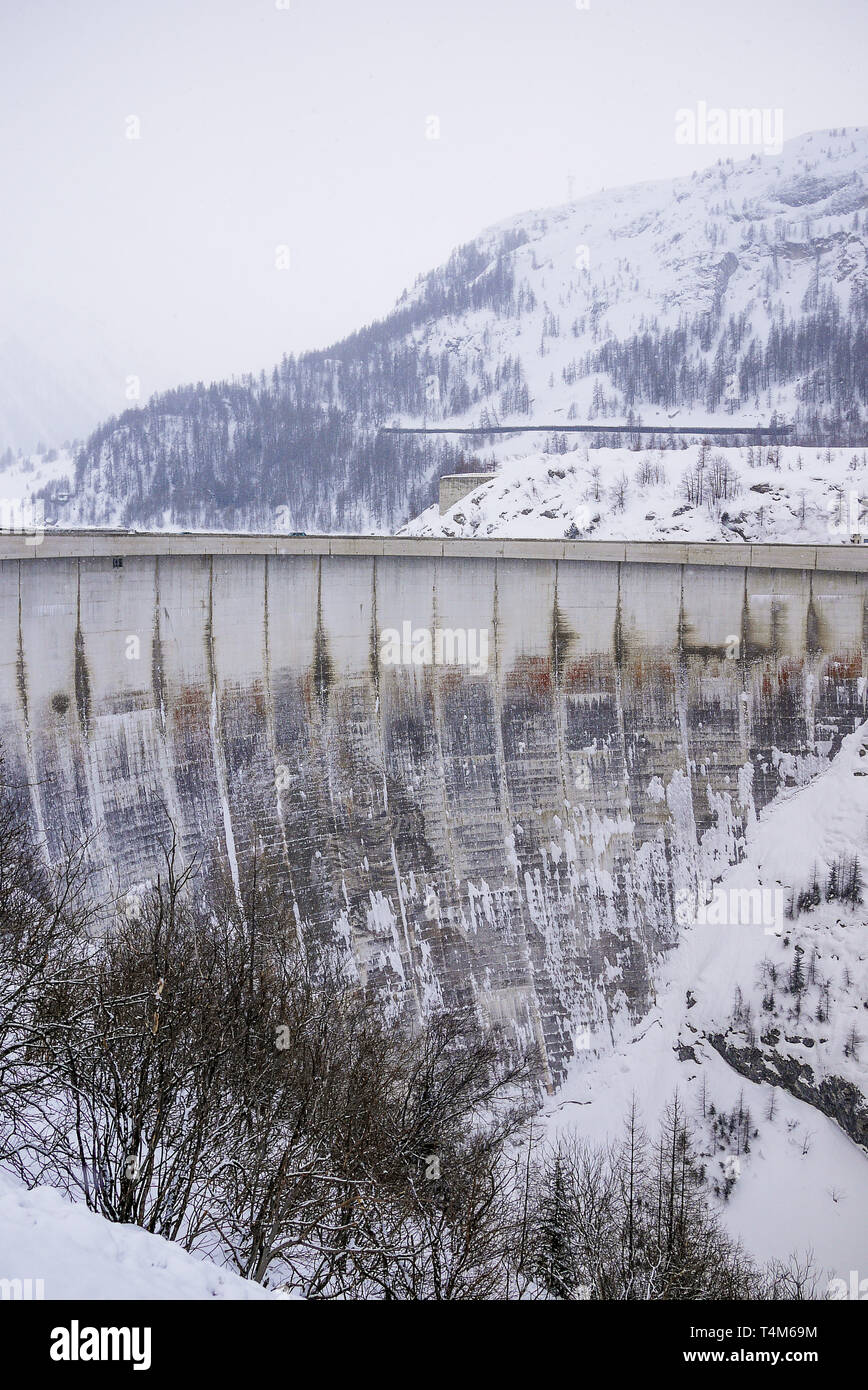 Tignes dam hi-res stock photography and images - Alamy