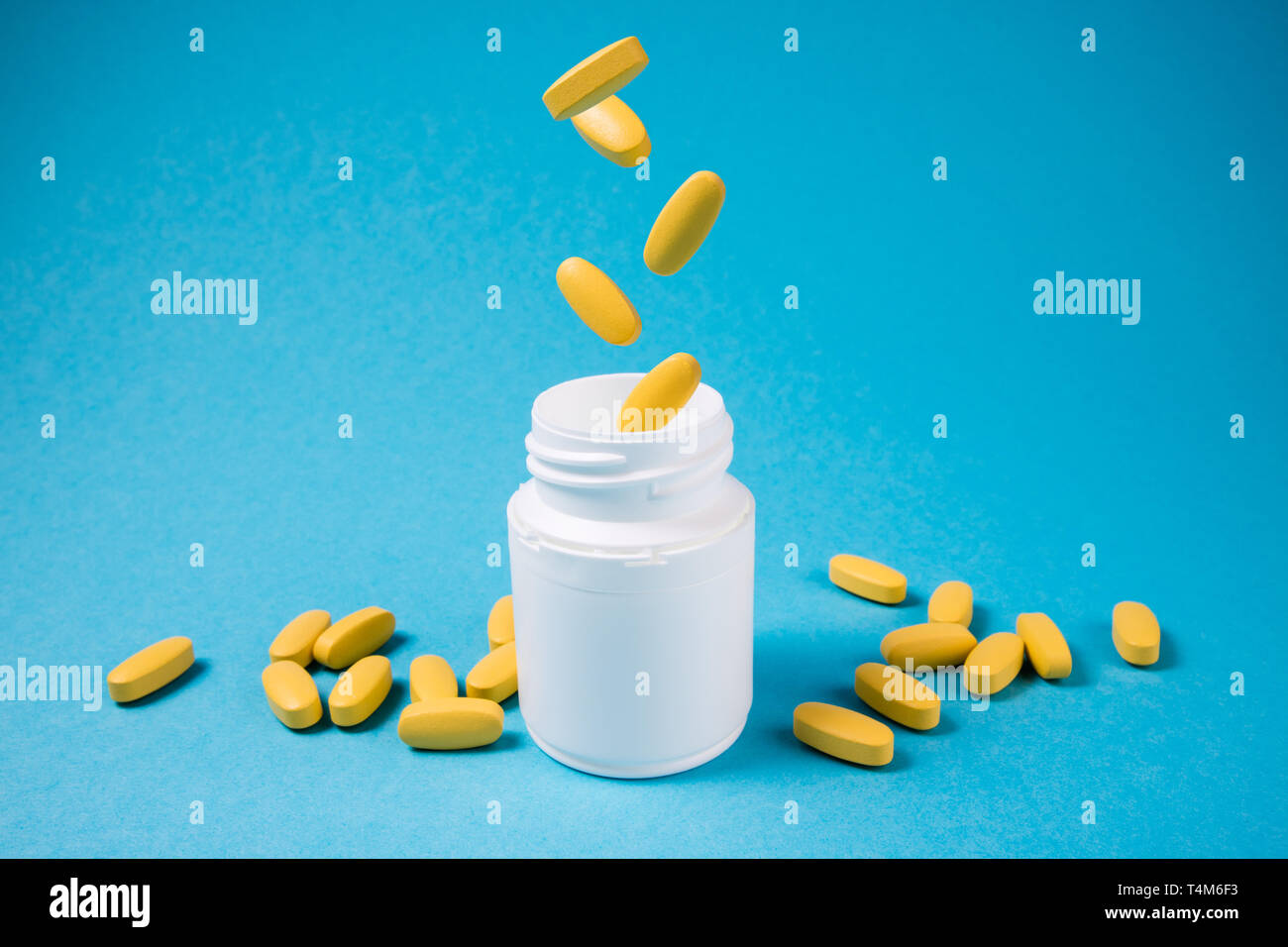 Pills falling in medicine bottle hi-res stock photography and images ...