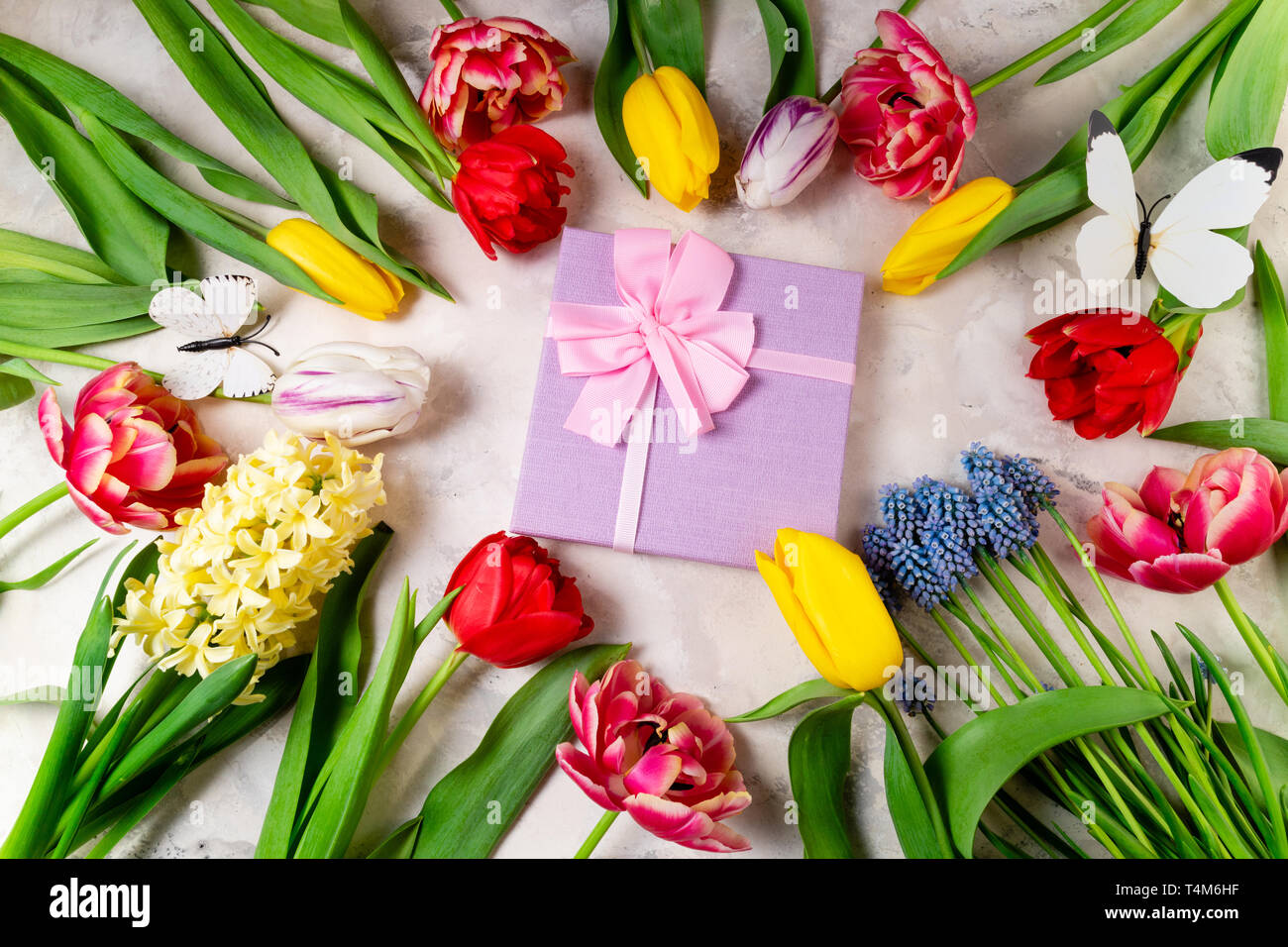 Happy birthday spring flowers hi-res stock photography and images - Alamy