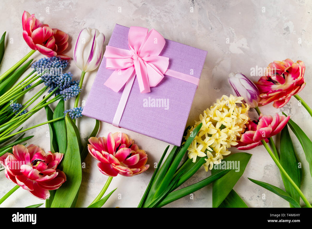 Happy birthday spring flowers hi-res stock photography and images - Alamy