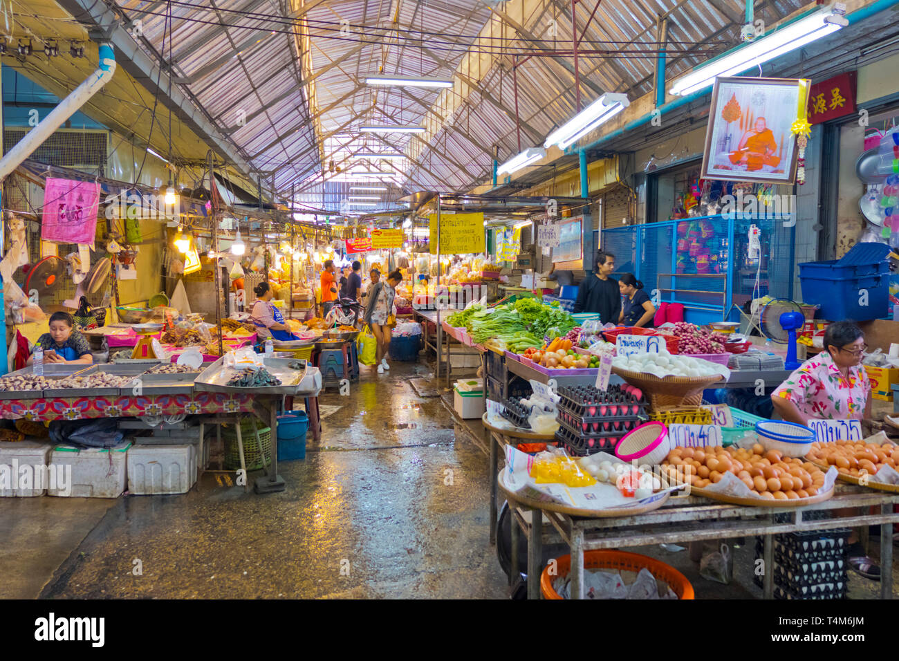 Chatchai market hi-res stock photography and images - Alamy