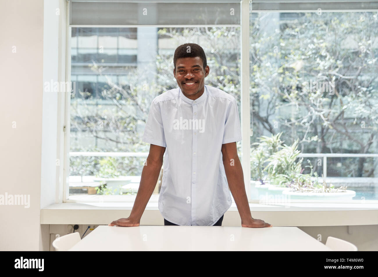 Office intern hi-res stock photography and images - Alamy