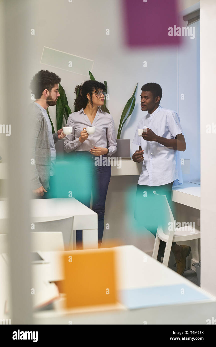 Talk team hi-res stock photography and images - Alamy