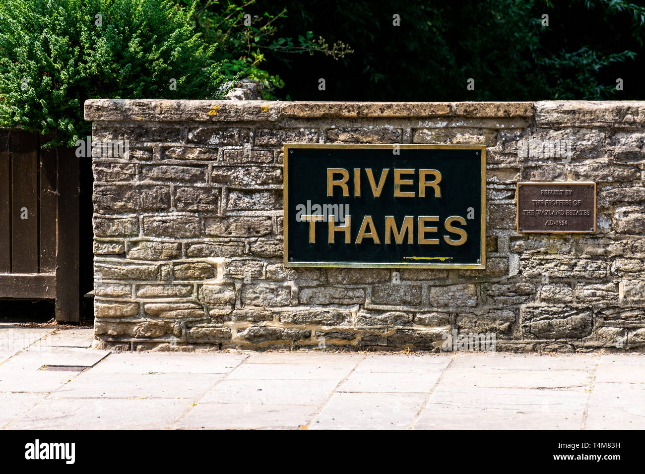 Sign on bridge in Cricklade over the River Thames Stock Photo - Alamy