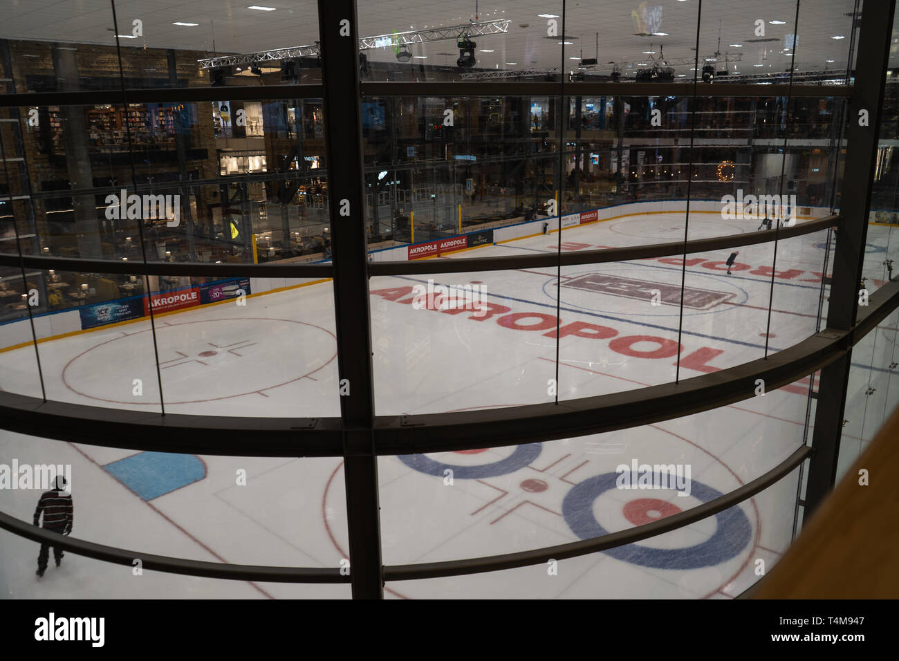 Children ice skating rink indoor hi-res stock photography and images ...