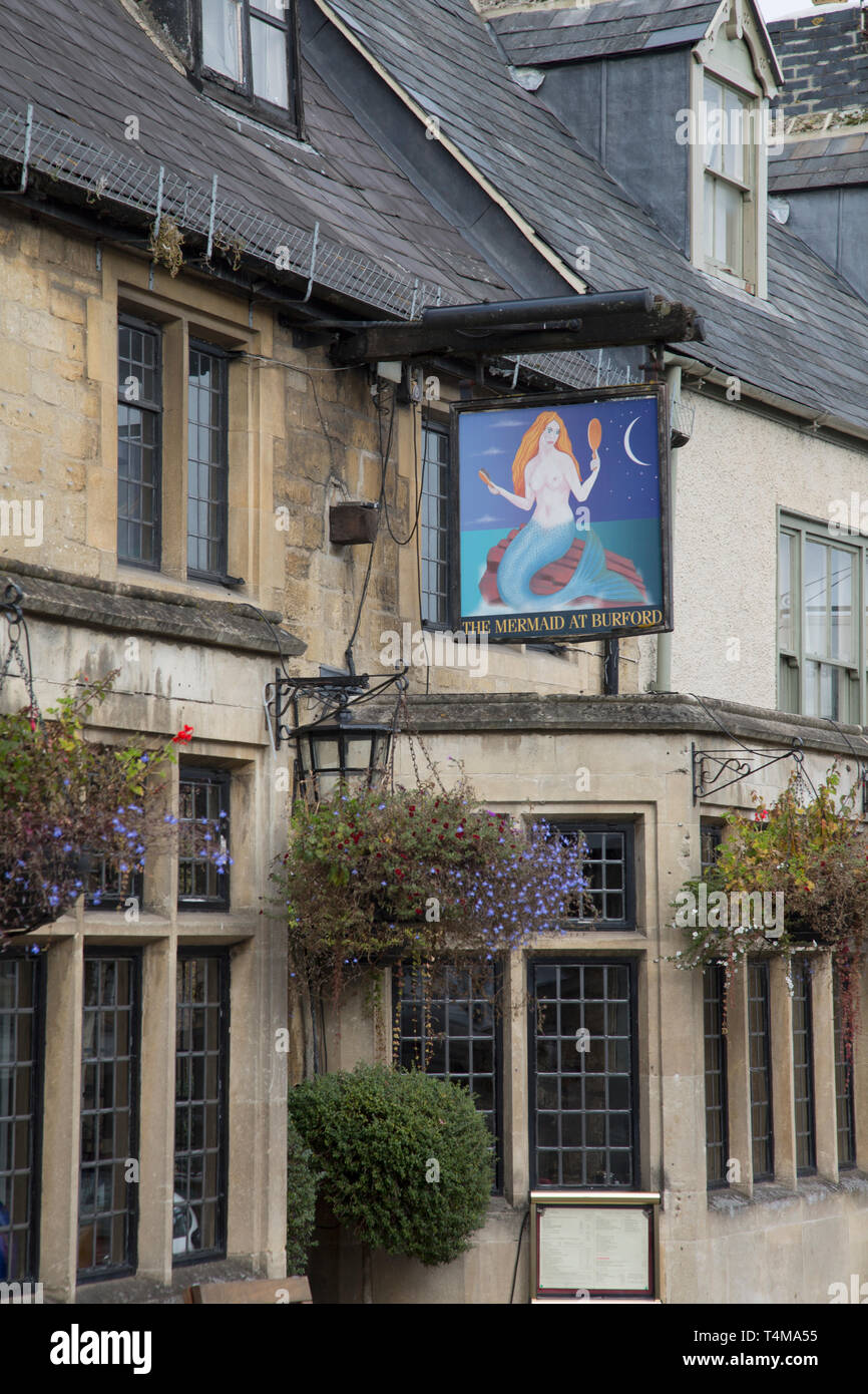 The mermaid pub hi-res stock photography and images - Alamy