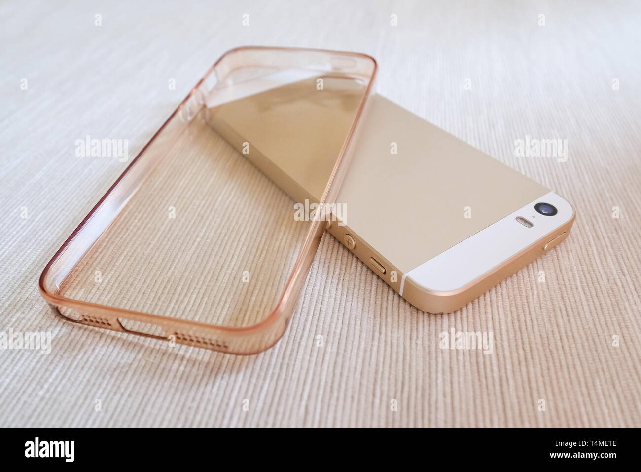 Clear back iphone hi-res stock photography and images - Alamy