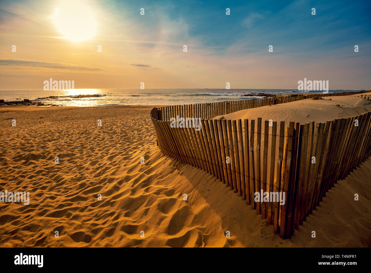 Wooden fence at beach dune hi-res stock photography and images - Alamy