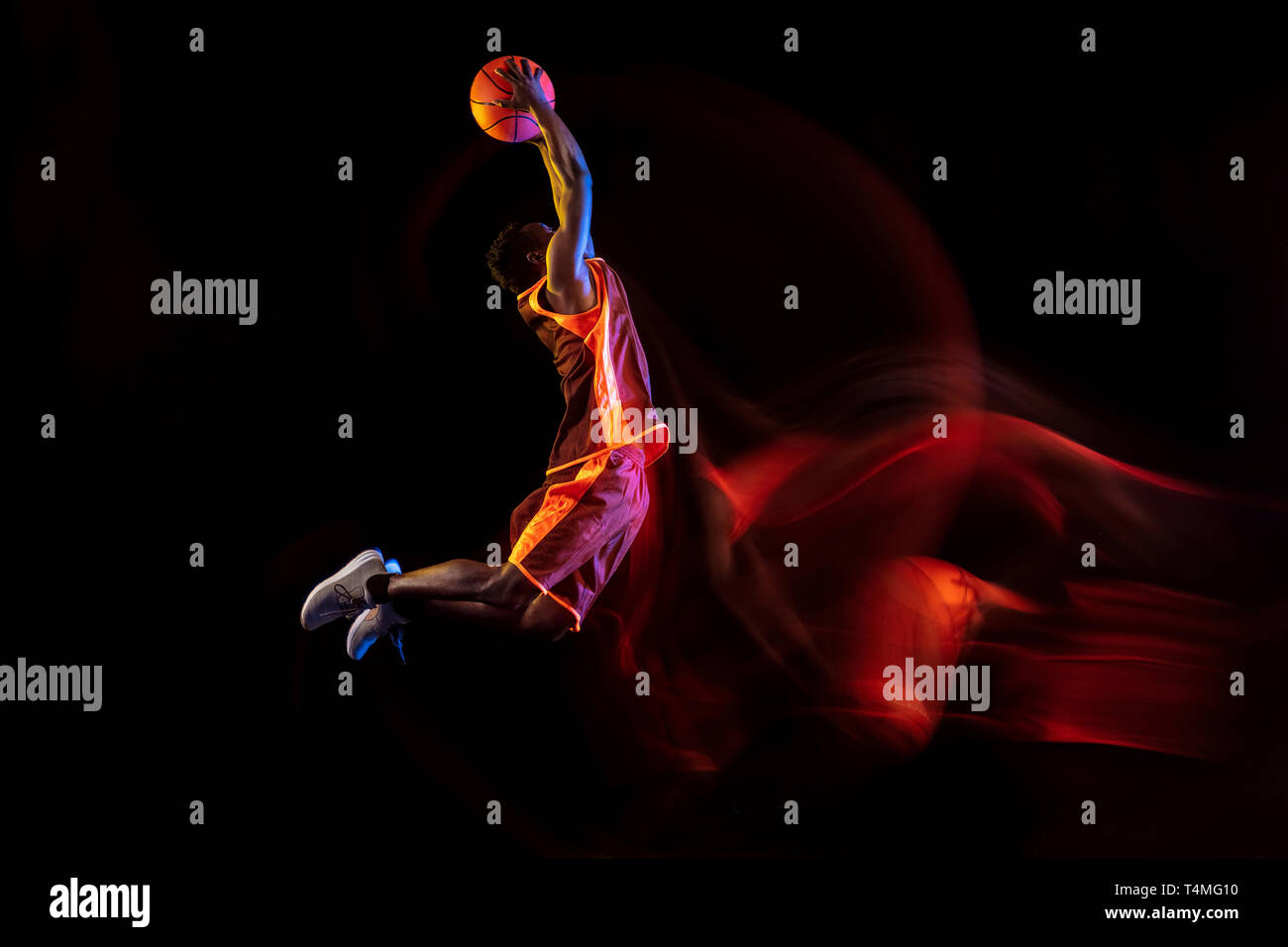 Basketball player catching ball hi-res stock photography and images - Alamy