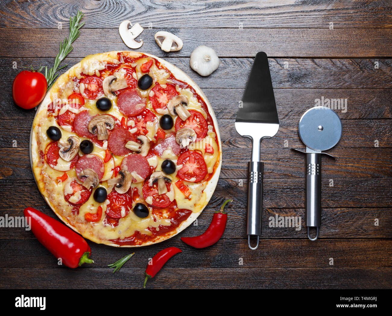 Pizza lifter hi-res stock photography and images - Alamy