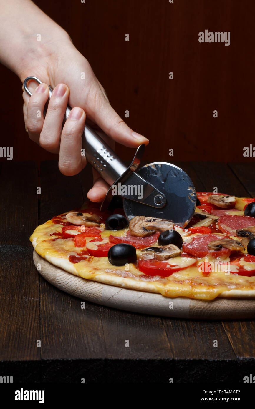 Cutting pizza round cutter hi-res stock photography and images - Alamy