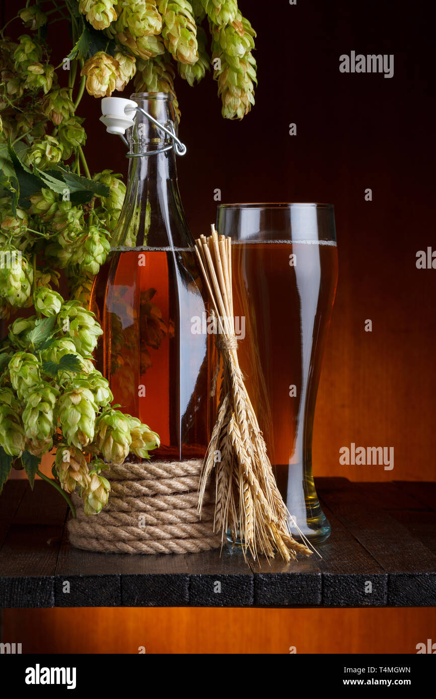 Beer with brewery hop and wheat Stock Photo - Alamy
