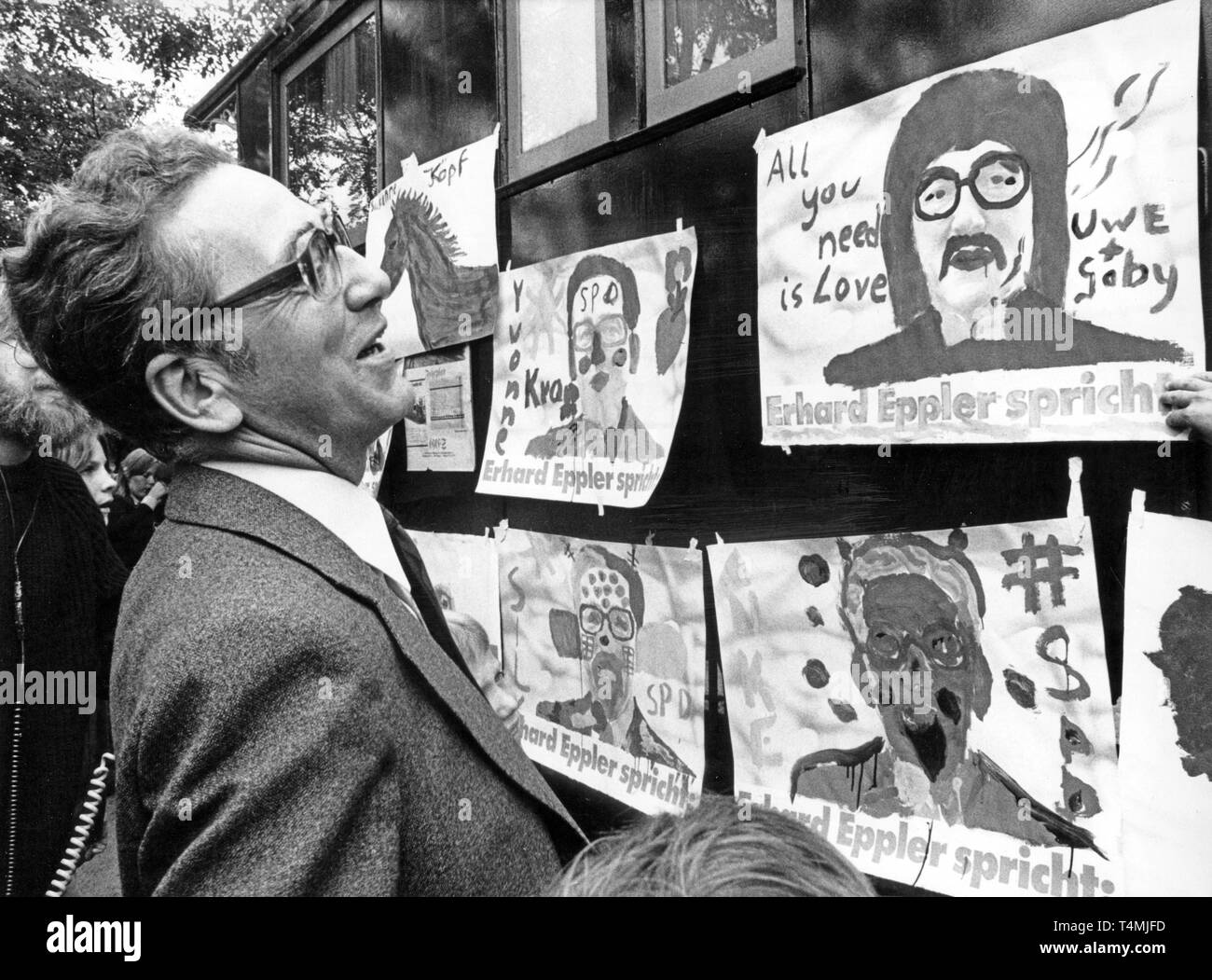 Socialdemocratic politician Erhard Eppler takes a look at his portraits ...