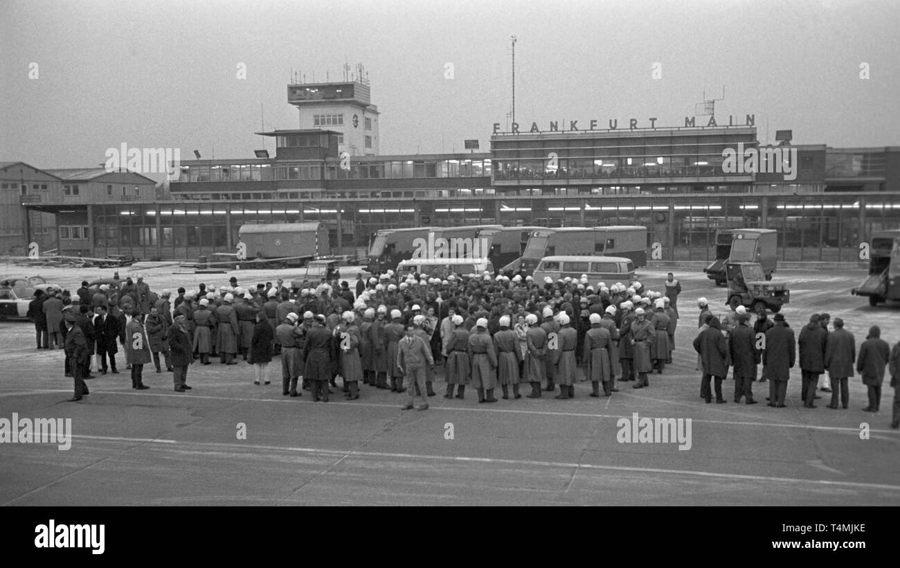 1968 paris protests hi-res stock photography and images - Alamy