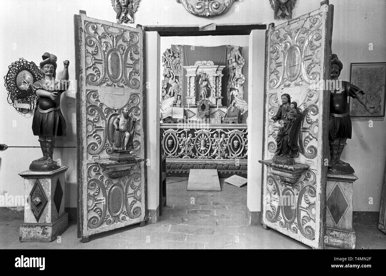 Altar group Black and White Stock Photos & Images - Alamy