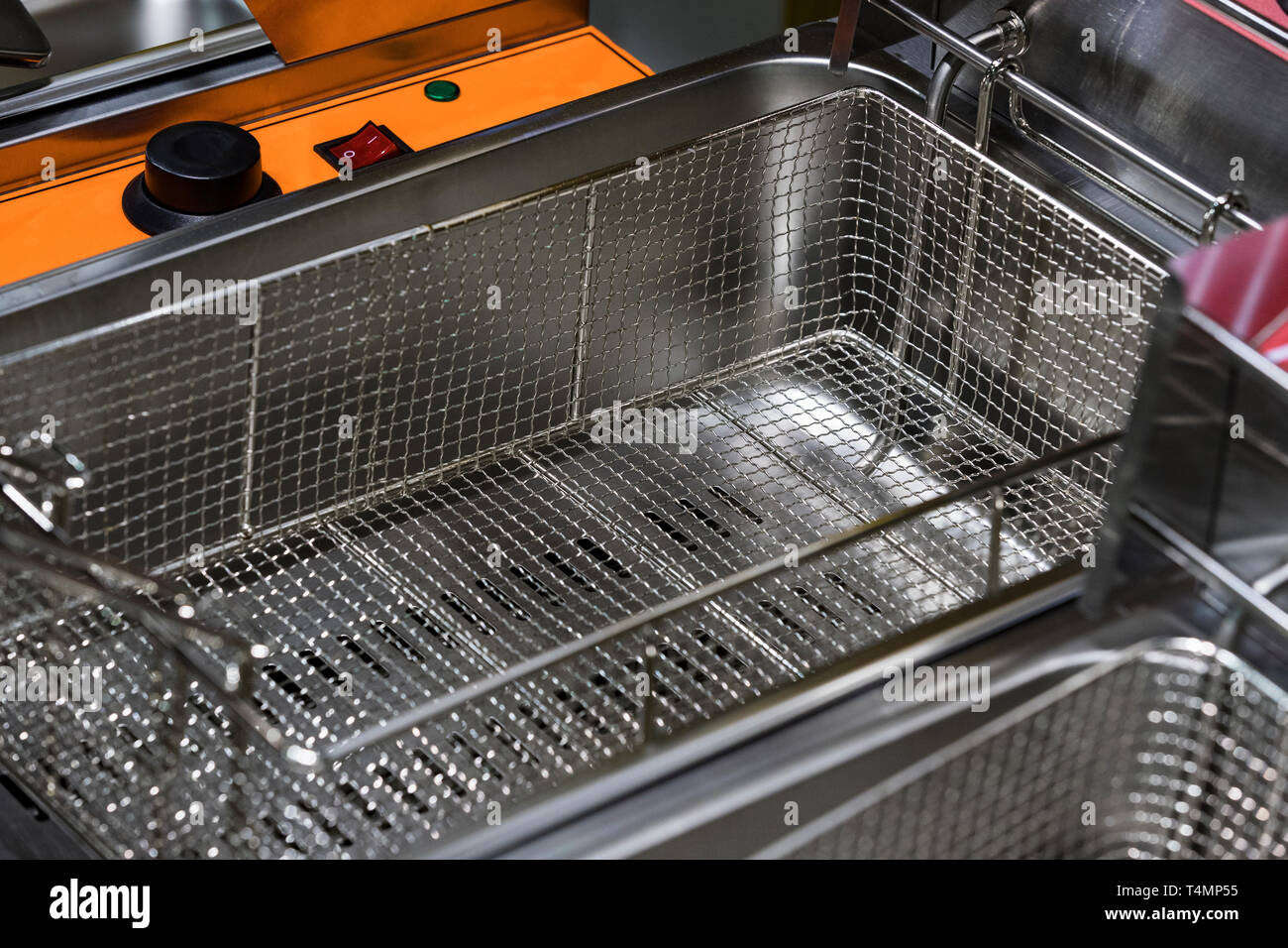 Hot oil deep fryers hi-res stock photography and images - Alamy