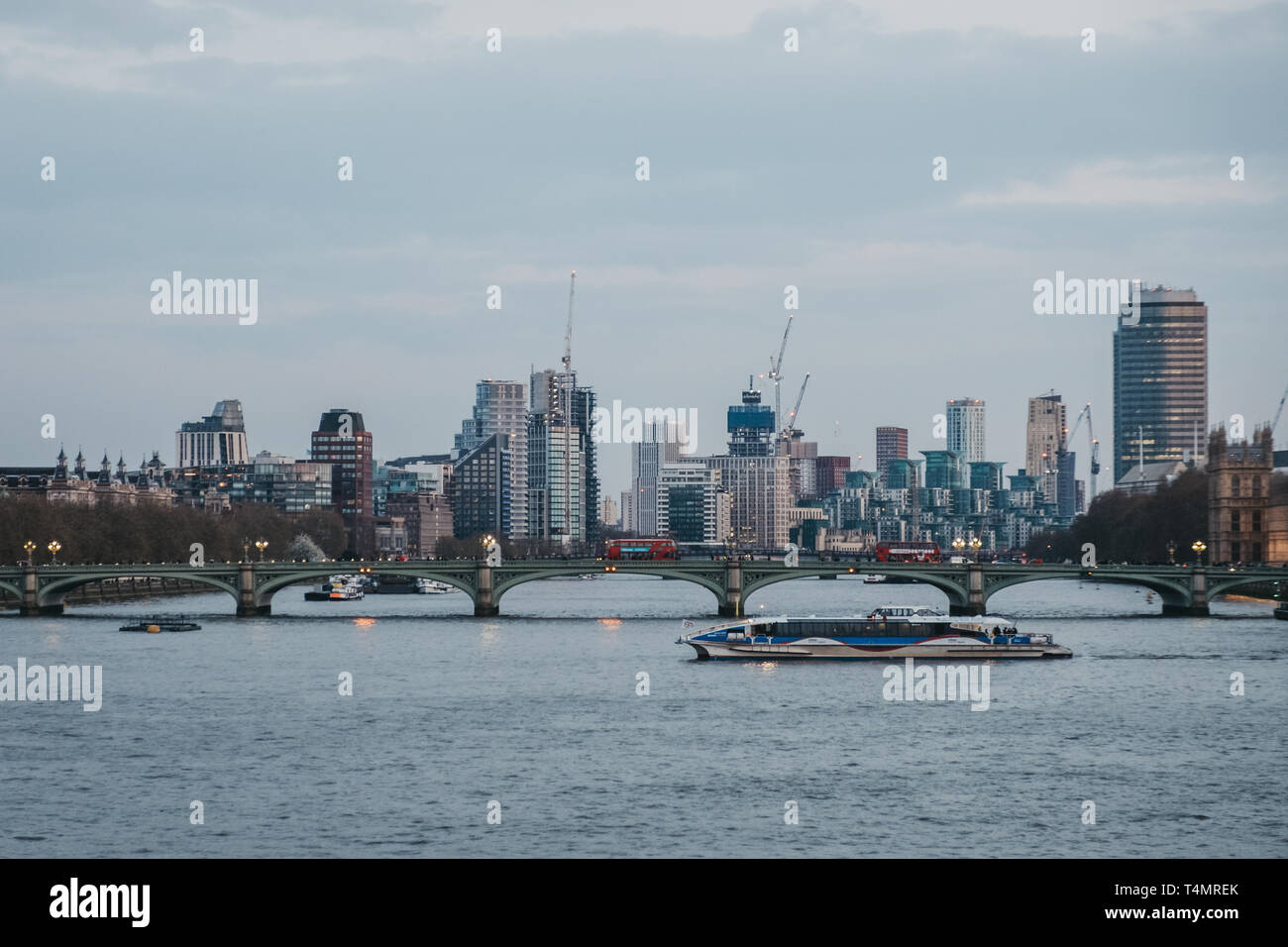 Thames clipper on river thames hi-res stock photography and images - Alamy