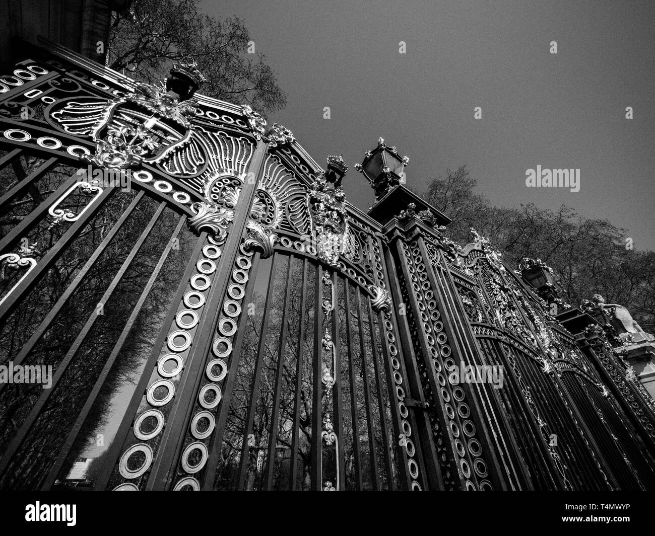 Canada Gate, Green Park, London, England, UK, GB Stock Photo - Alamy