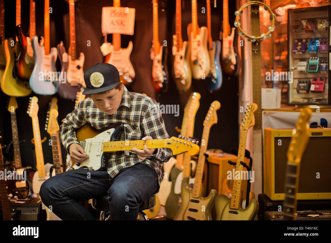 Teenage boy playing an electric guitar Stock Photo - Alamy
