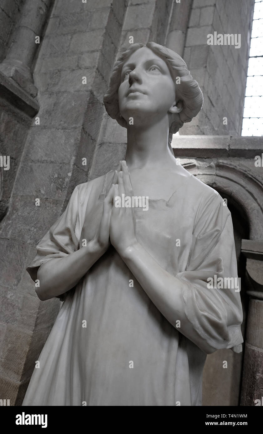 Woman hands praying in church hi-res stock photography and images - Alamy