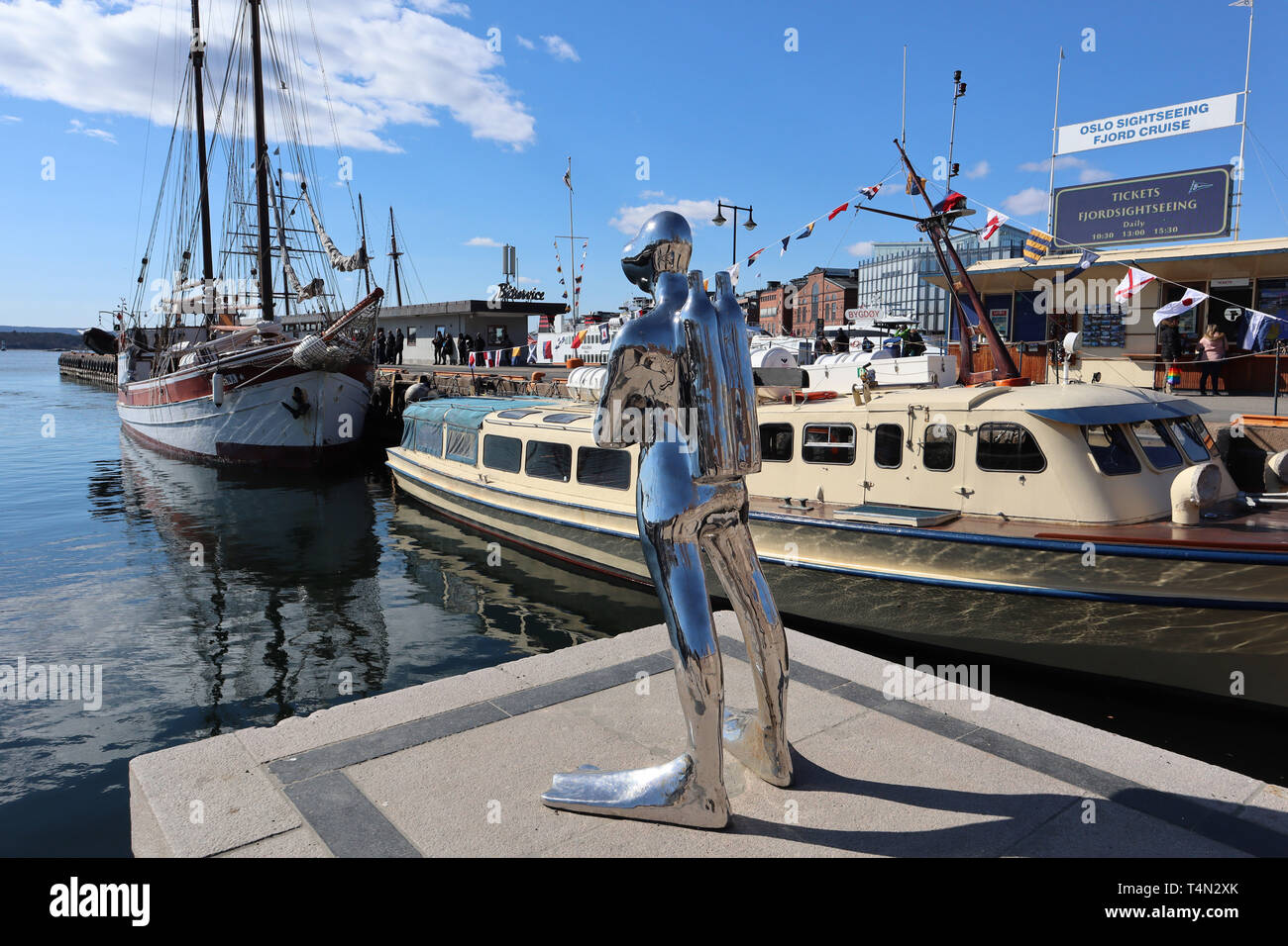 Oslo scuba diver statue hi-res stock photography and images - Alamy