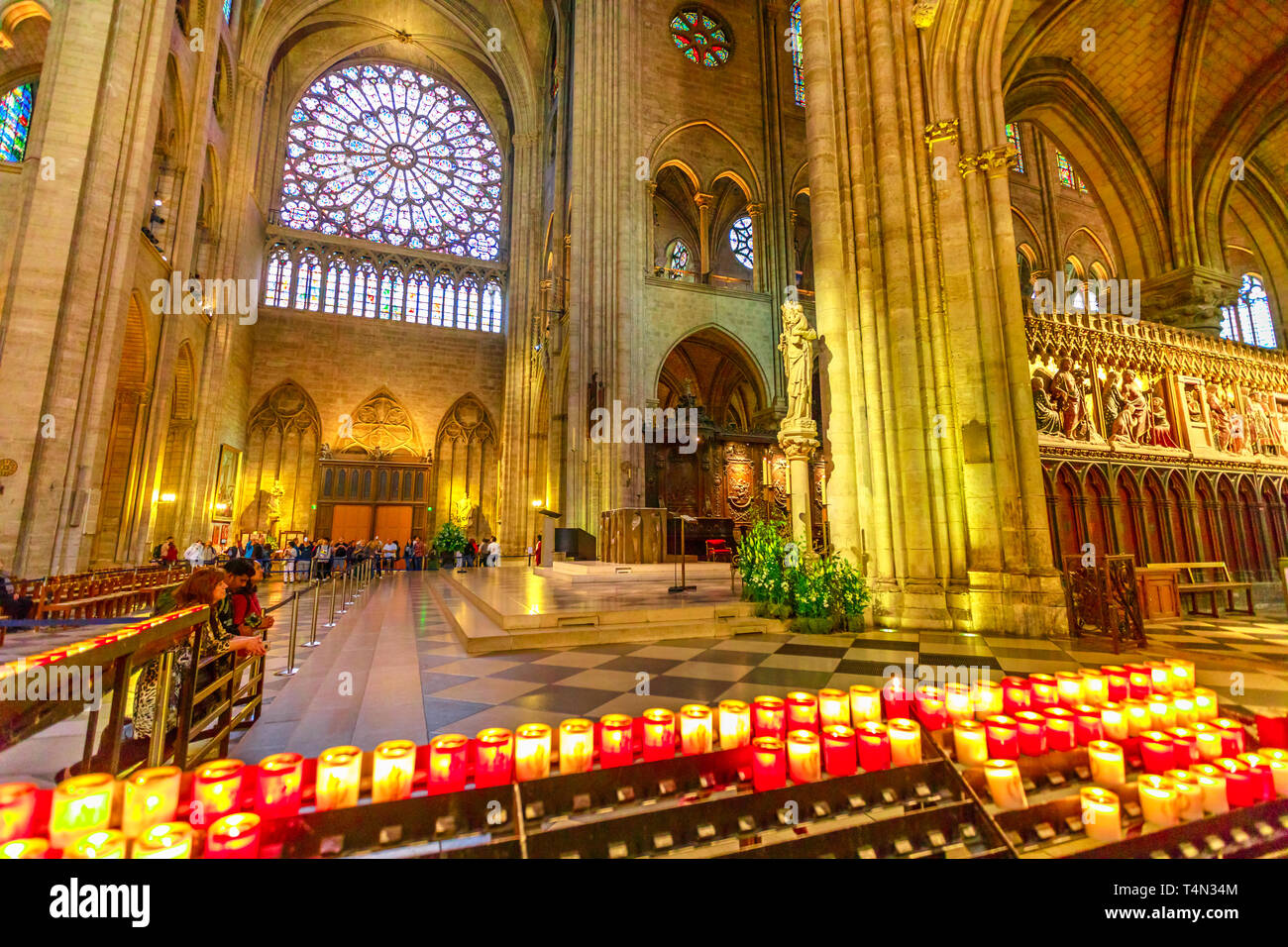 Cathedral of notre dame altar paris hi-res stock photography and images ...