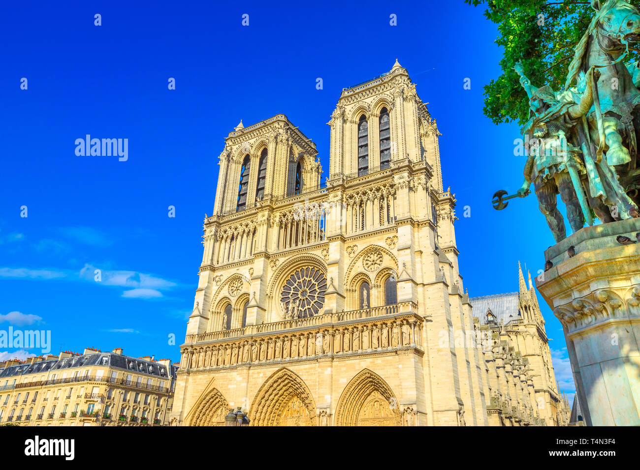 Paris facade gothic architecture hi-res stock photography and images ...