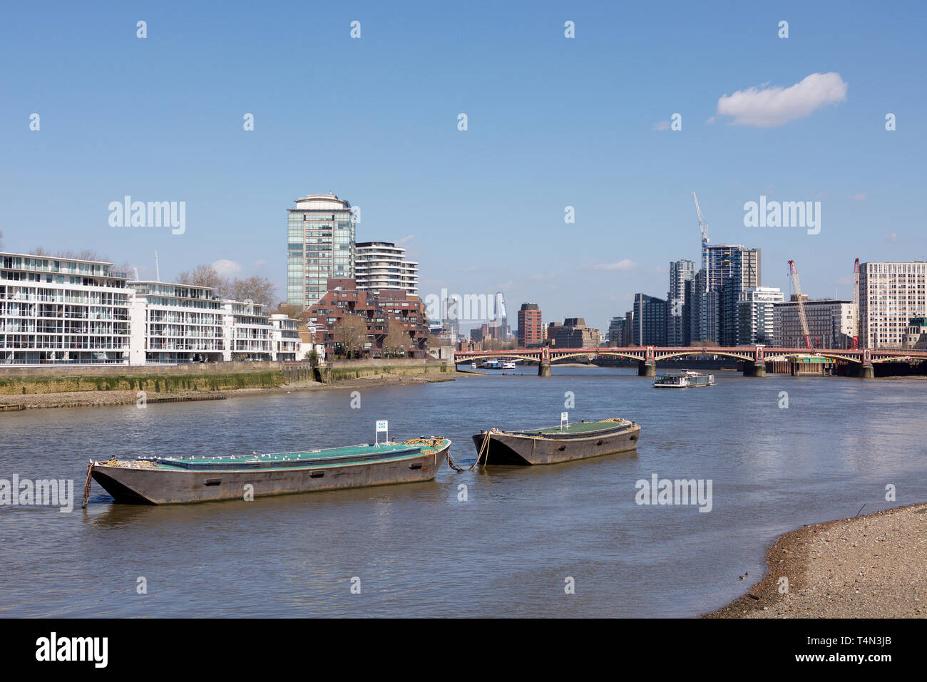 Vauxhall bridge apartments hi-res stock photography and images - Alamy