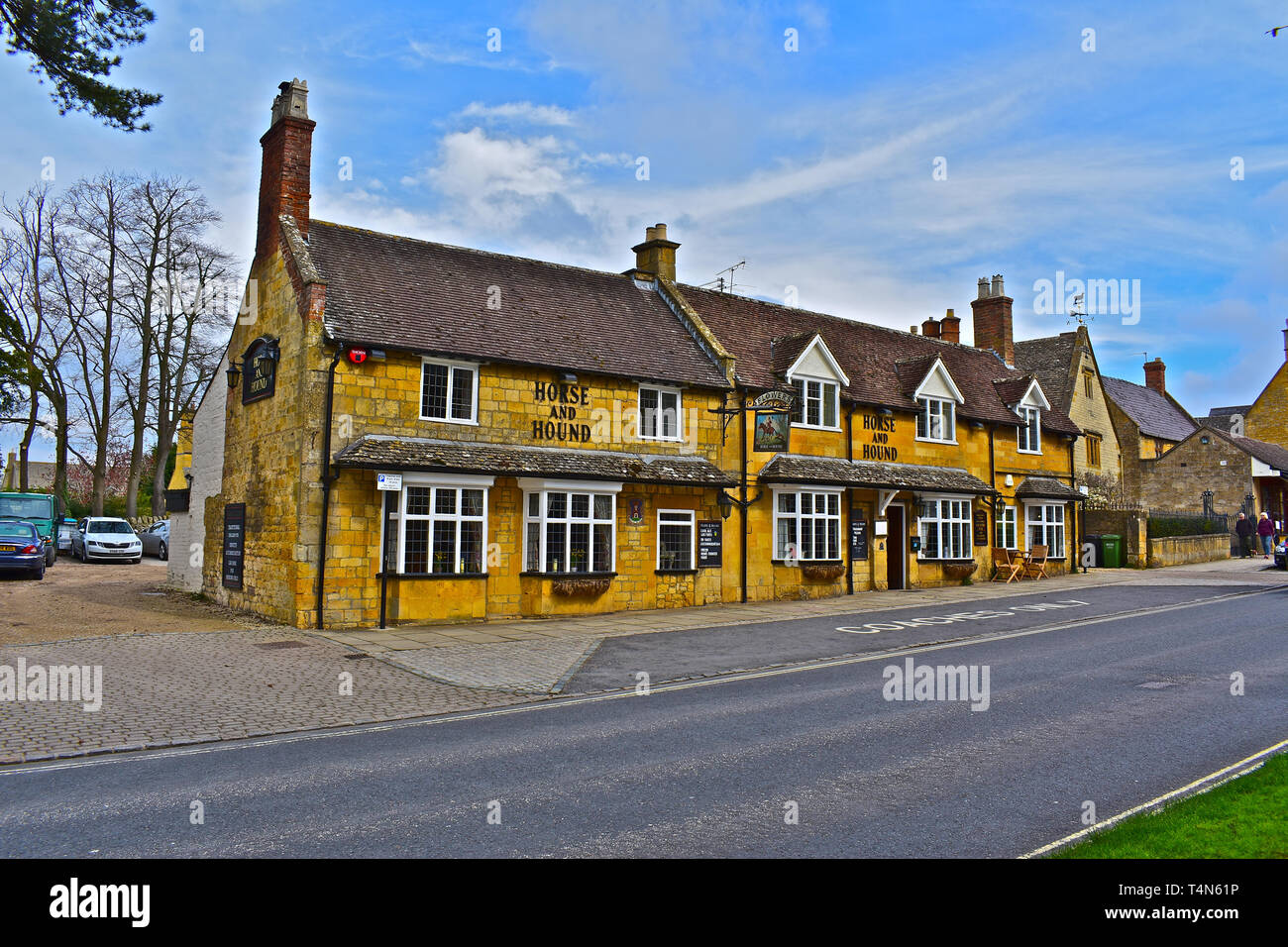 Olde worlde pub hi-res stock photography and images - Alamy
