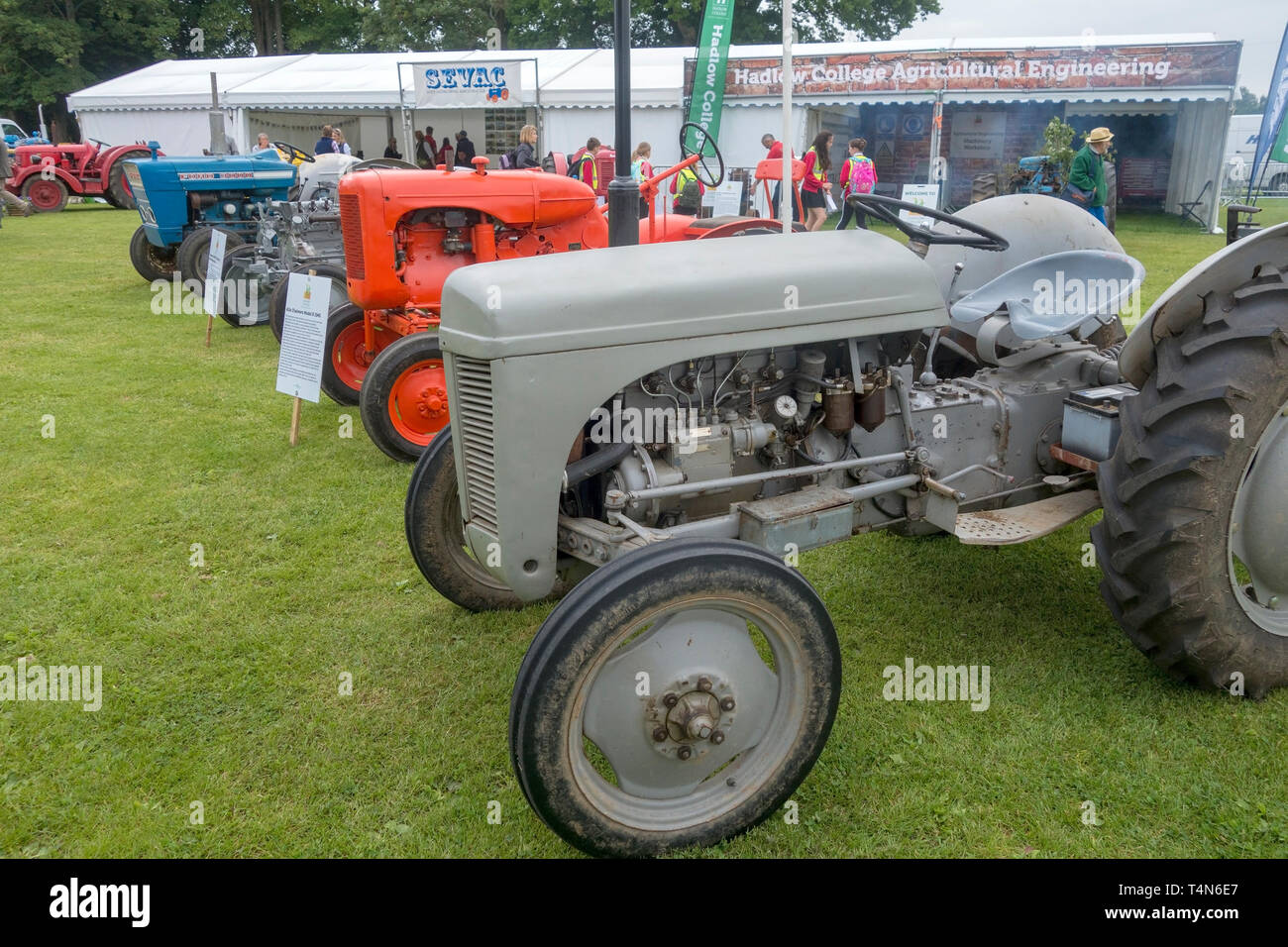 Vintage tractors uk hi-res stock photography and images - Alamy