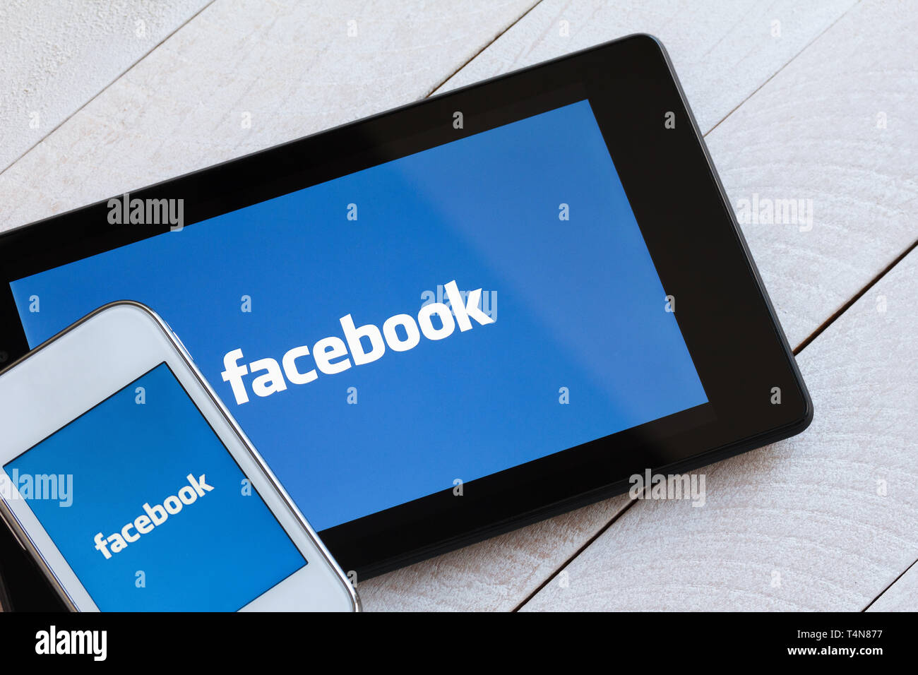 Facebook logo black and white hi-res stock photography and images - Alamy