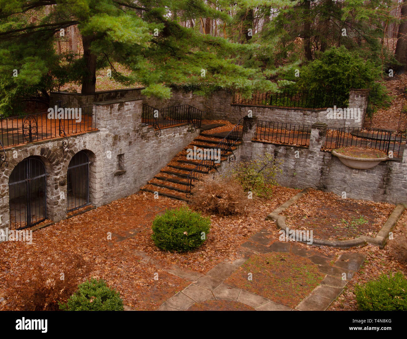 Garden overcast hi-res stock photography and images - Alamy