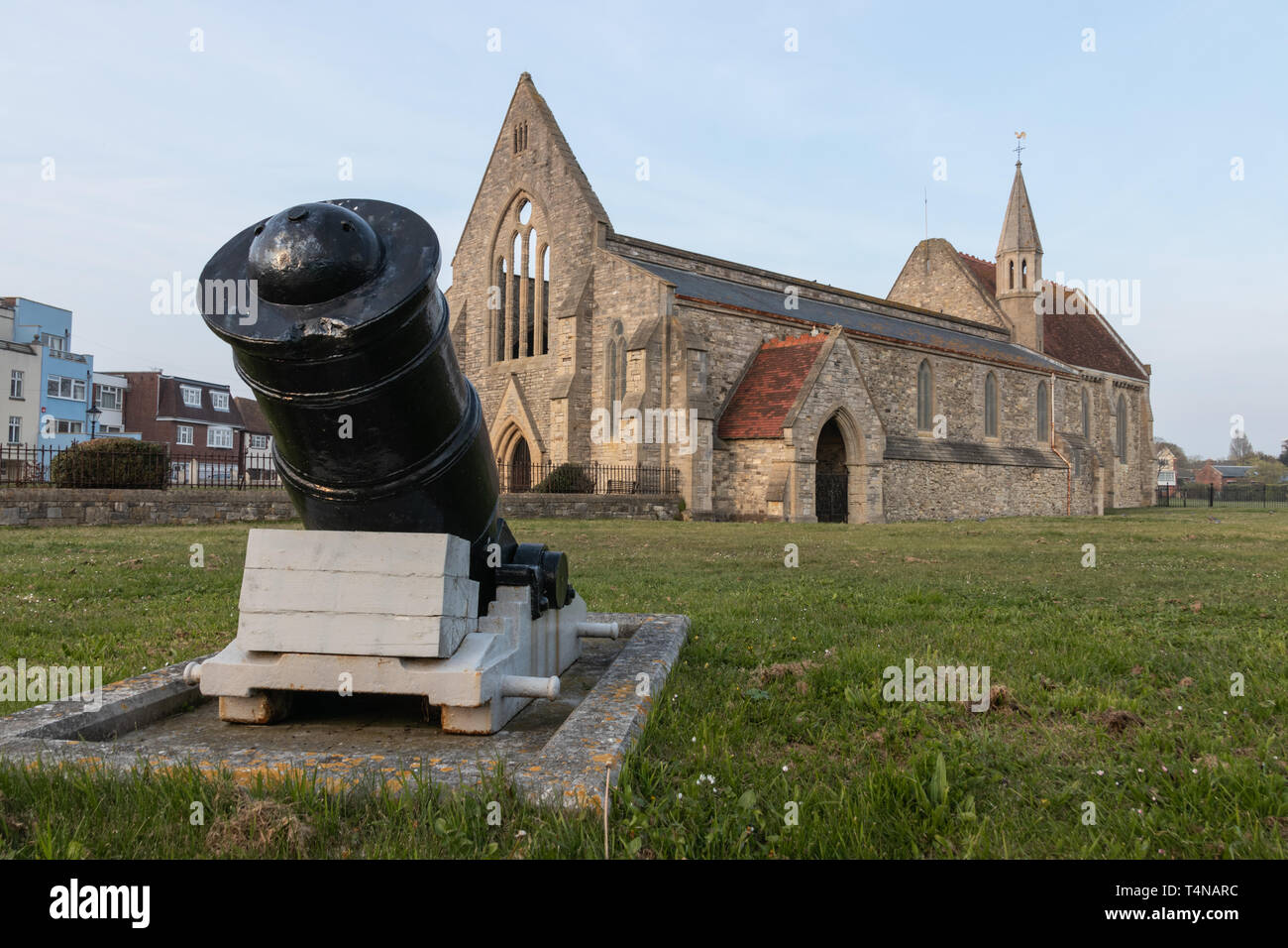 Old Garrison church Old Portsmouth with cannon in the foreground Stock ...