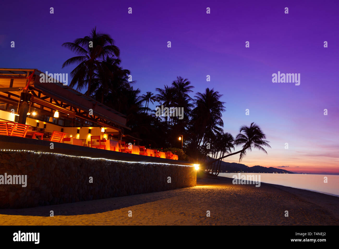 Tropical restaurant on beach hi-res stock photography and images - Alamy