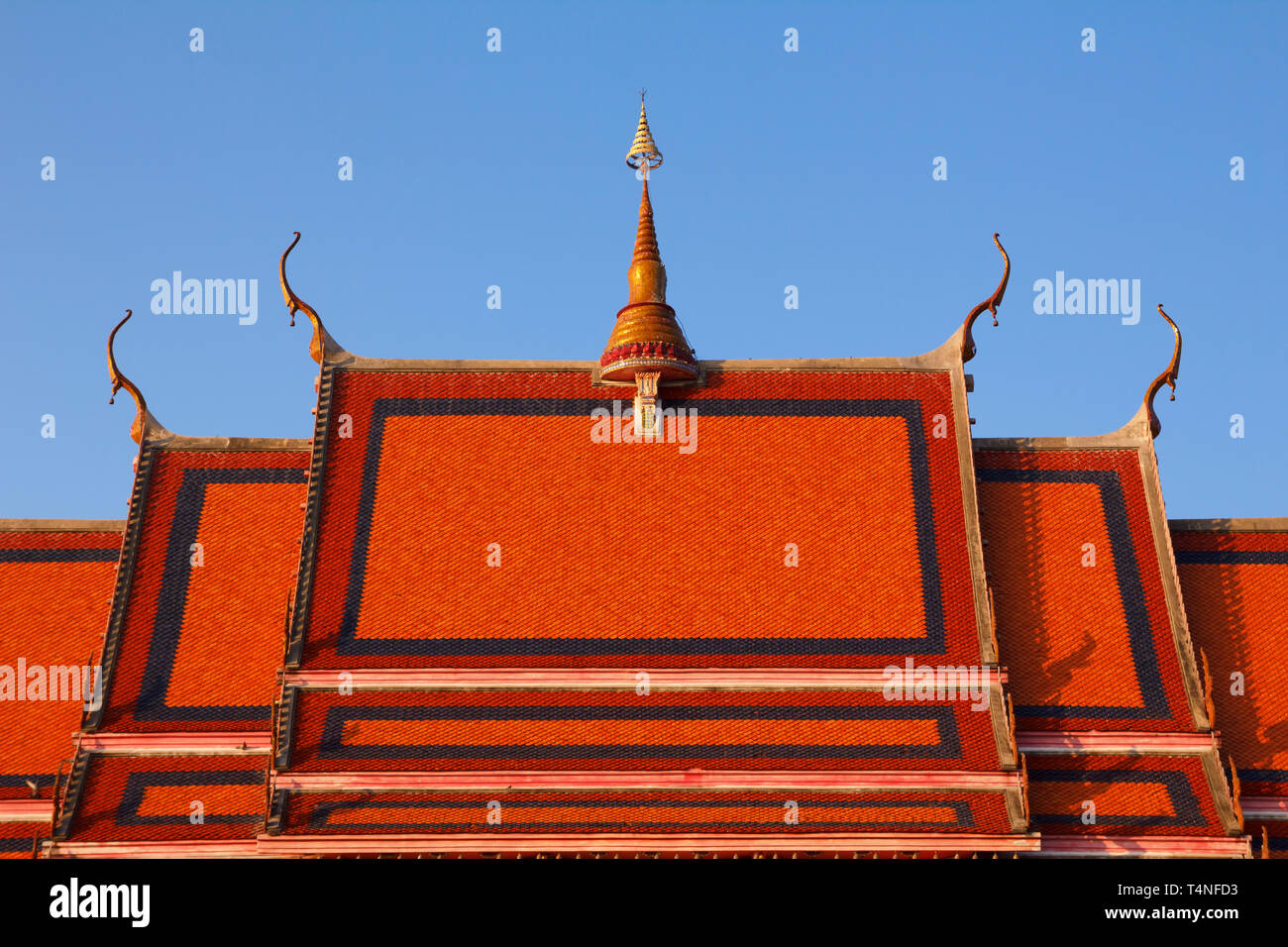 Detail of a traditional buddhist temple roof Stock Photo - Alamy