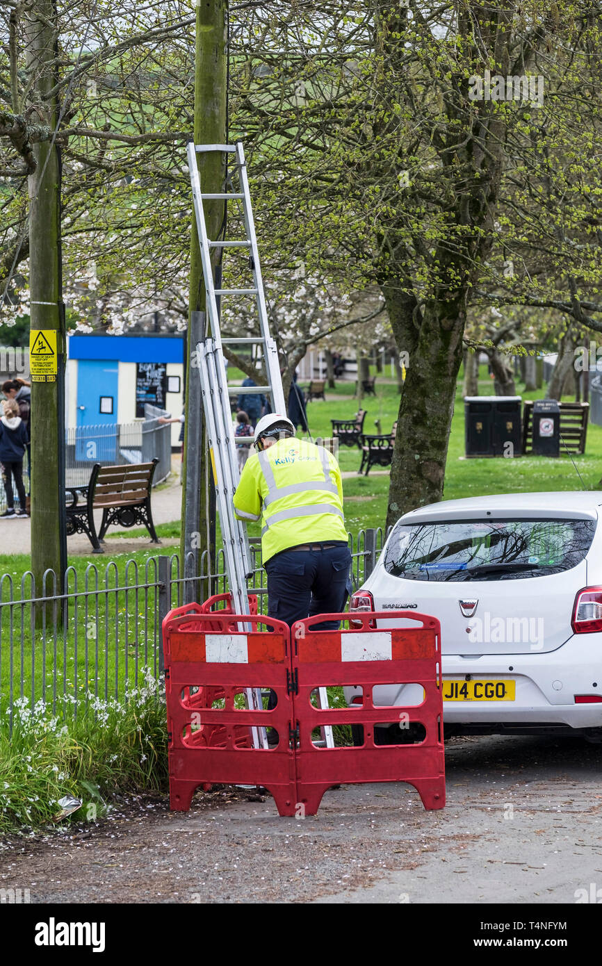 Workman ladder hi-res stock photography and images - Alamy