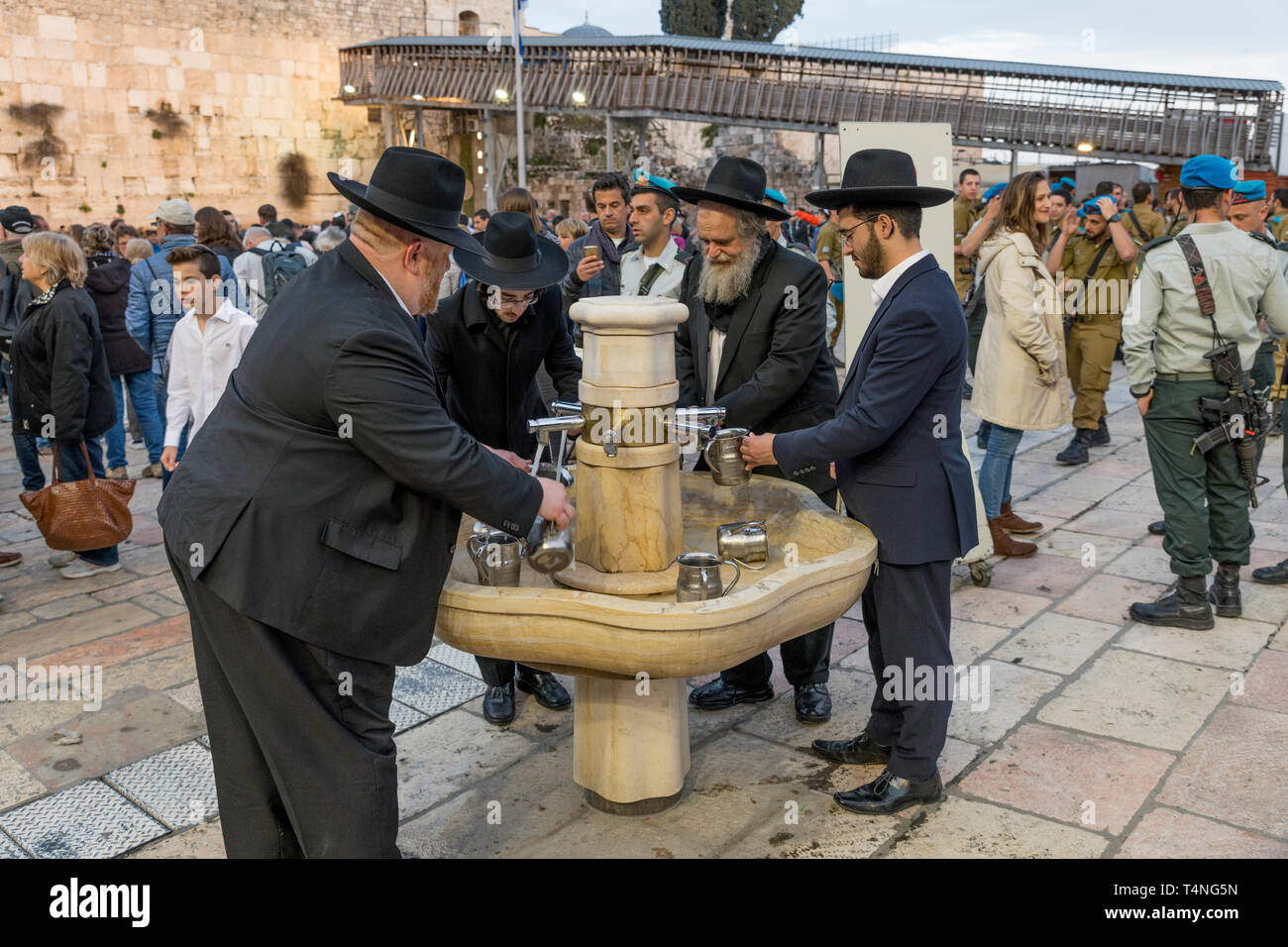 Ritual washing hi-res stock photography and images - Alamy