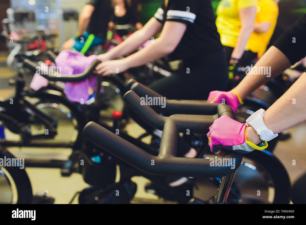 People doing sport in the gym for fitness Stock Photo - Alamy